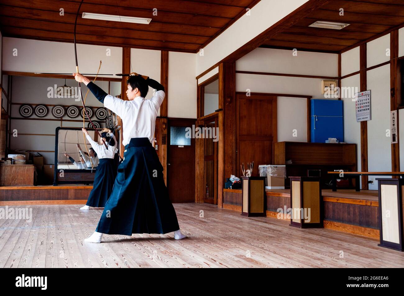 Traditional archery attire hi-res stock photography and images - Alamy