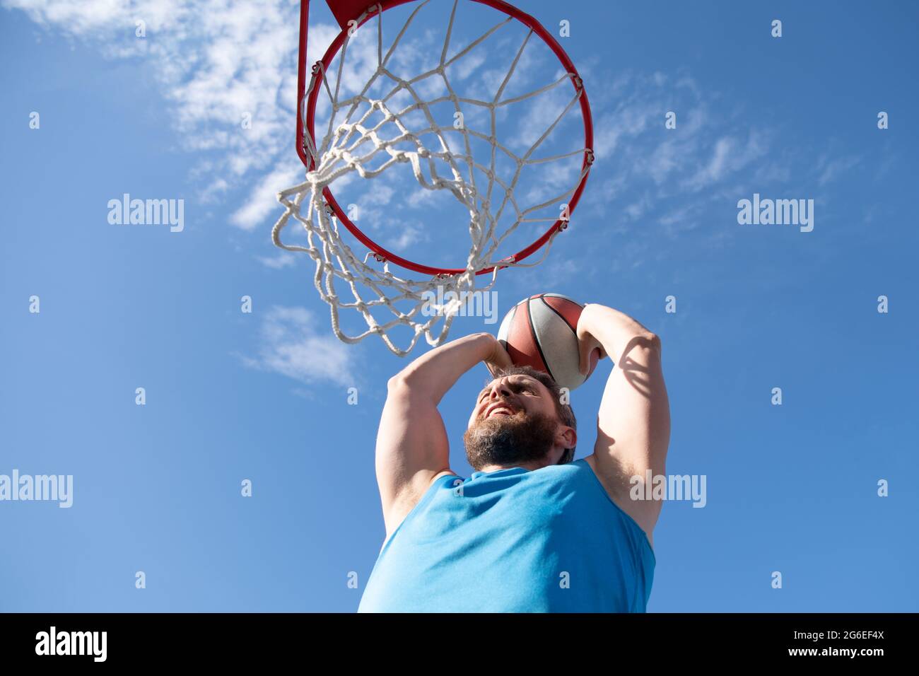 Making a basket scoring hi-res stock photography and images - Alamy