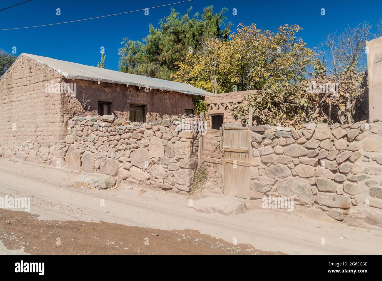 Stone adobe building hi-res stock photography and images - Alamy