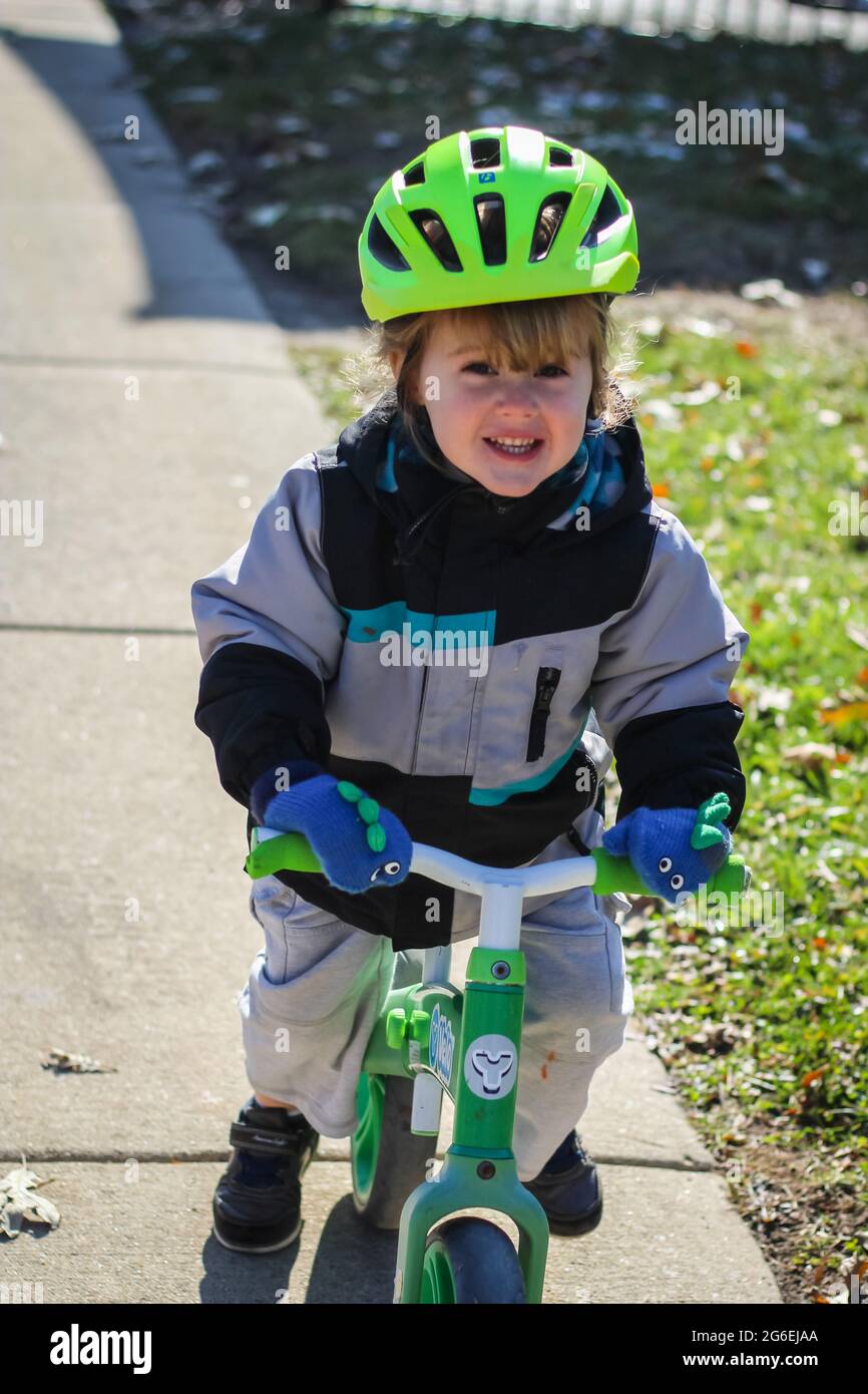Kids and push bike hi-res stock photography and images - Alamy