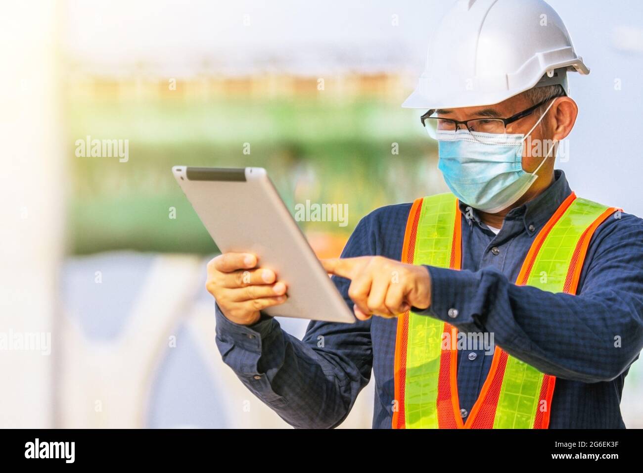 Surveyor construction computer tablet hi-res stock photography and ...