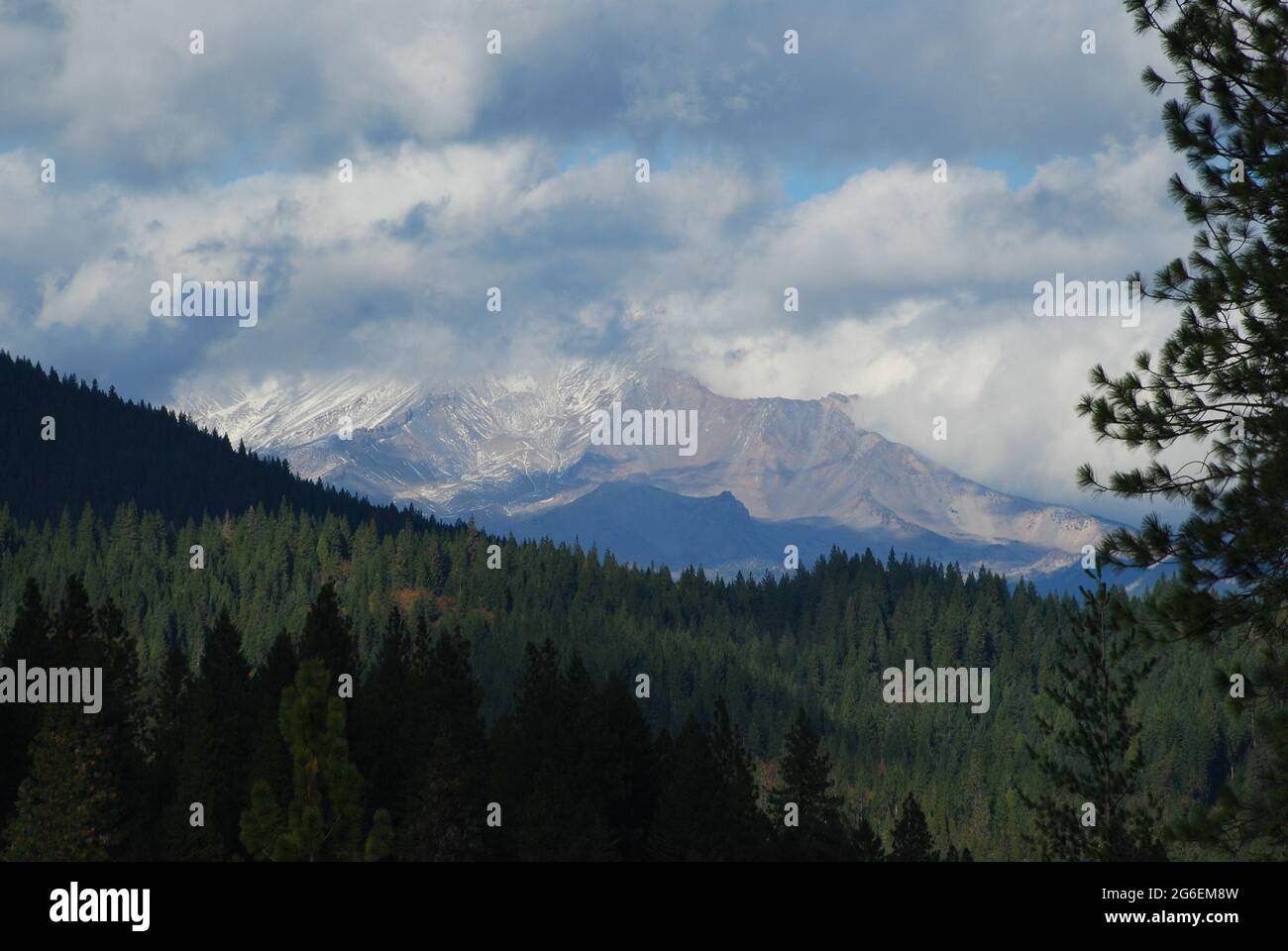 Mt shasta valley california hi-res stock photography and images - Alamy