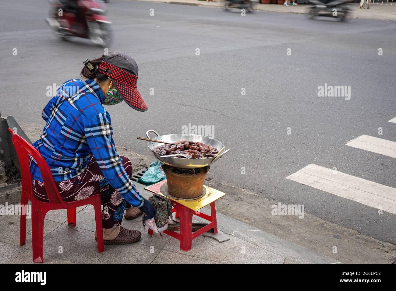 Poor thai woman hi-res stock photography and images - Alamy