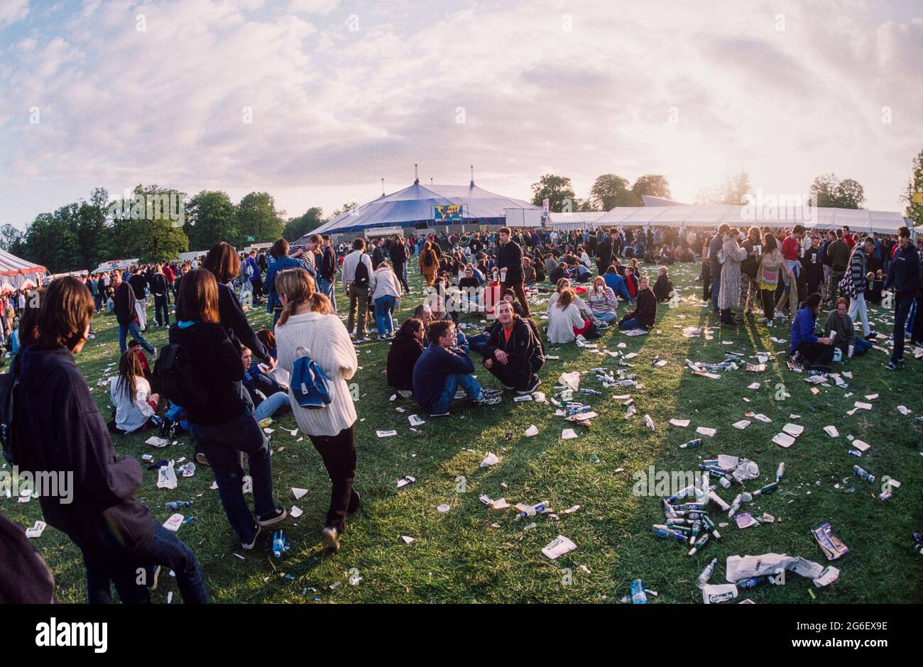 90s rave crowd hi-res stock photography and images - Alamy