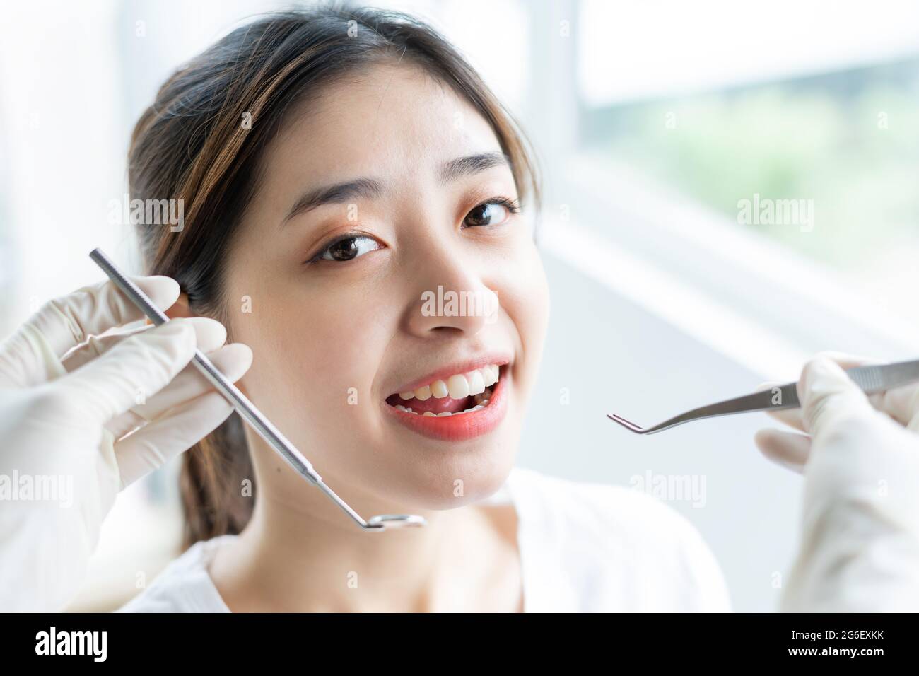 Dental caucasian hi-res stock photography and images - Alamy
