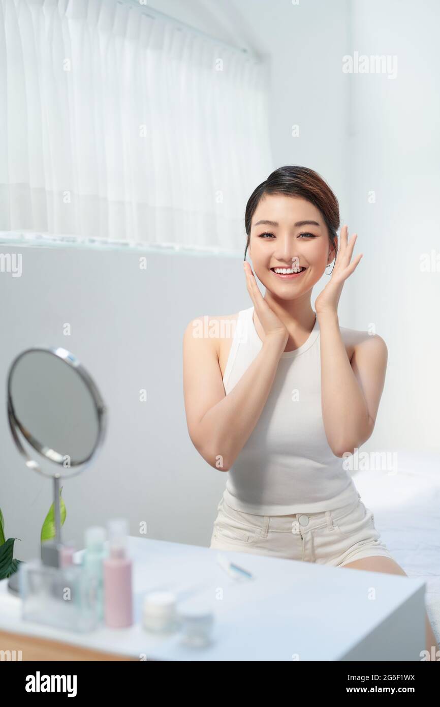 Beautiful spa model asian hi-res stock photography and images - Alamy