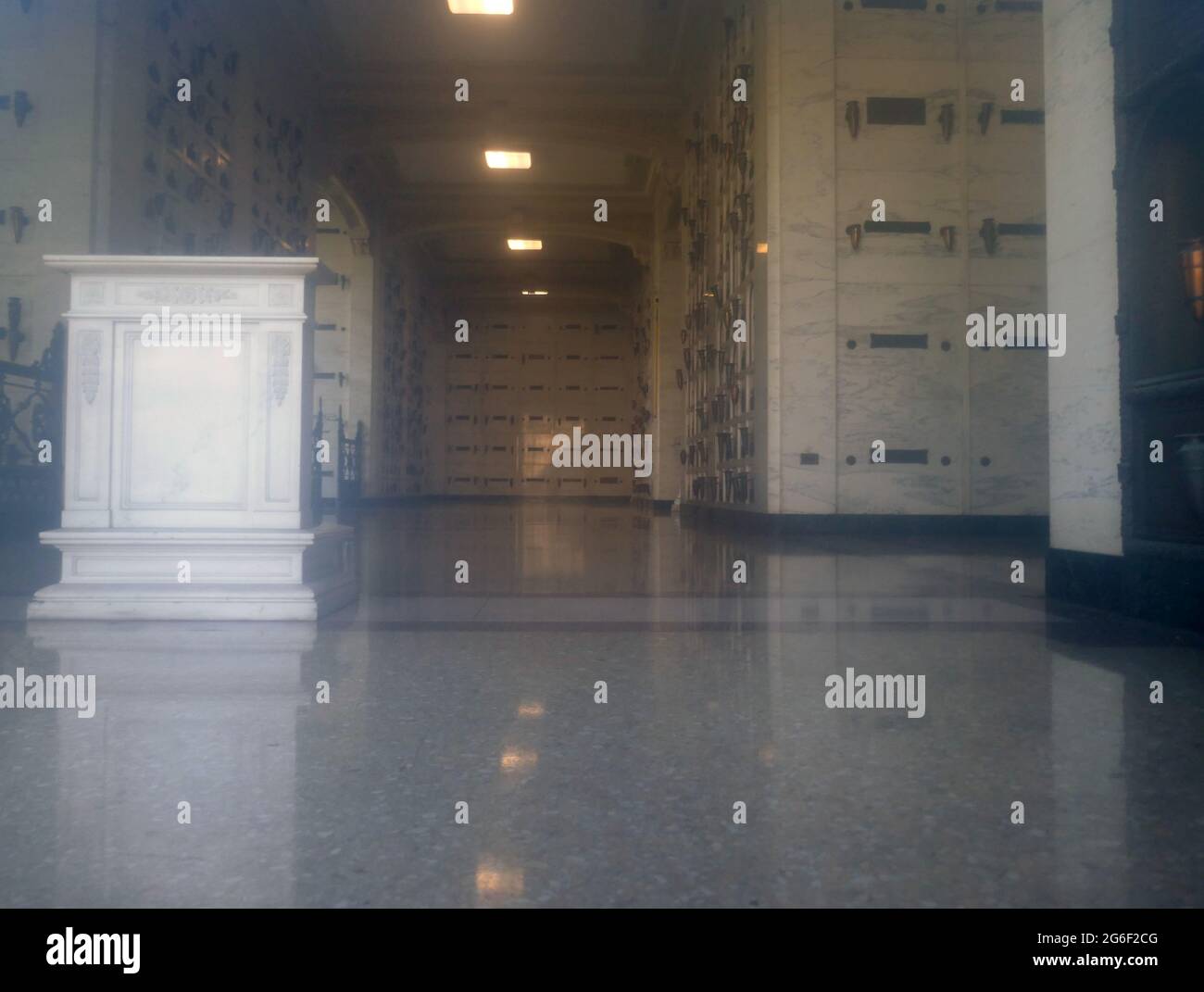 Forest lawn great mausoleum hi-res stock photography and images - Alamy