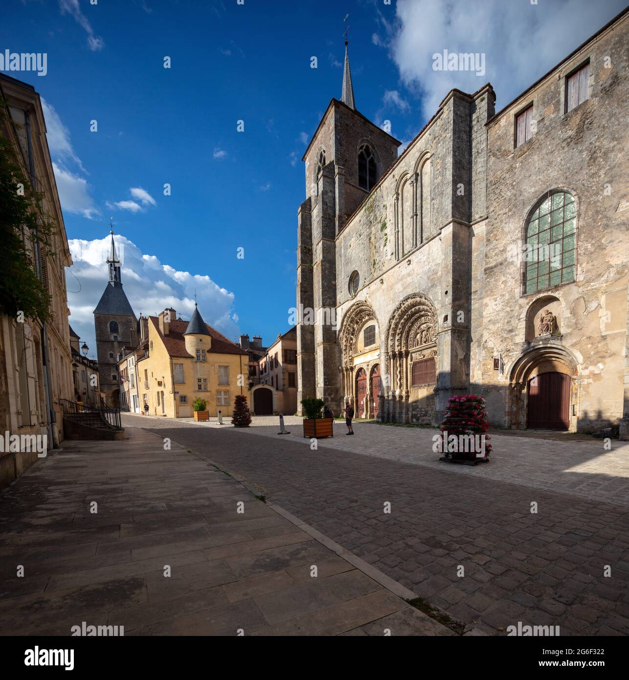 Avallon france hi-res stock photography and images - Alamy