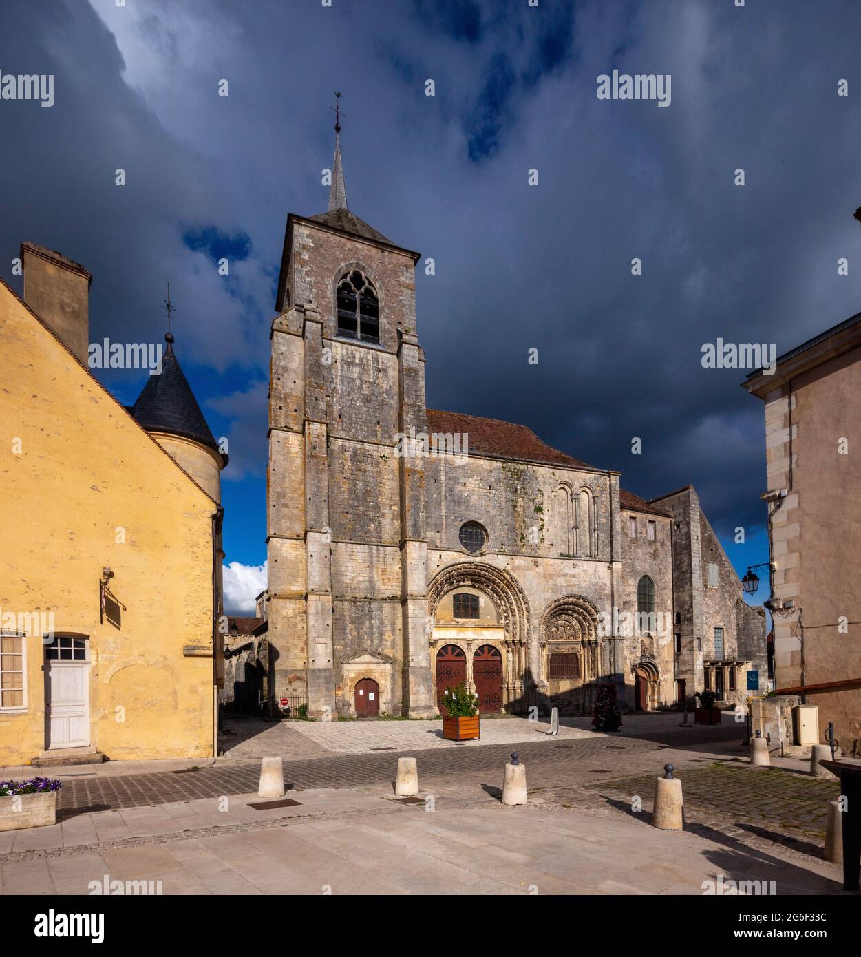 Avallon france hi-res stock photography and images - Alamy