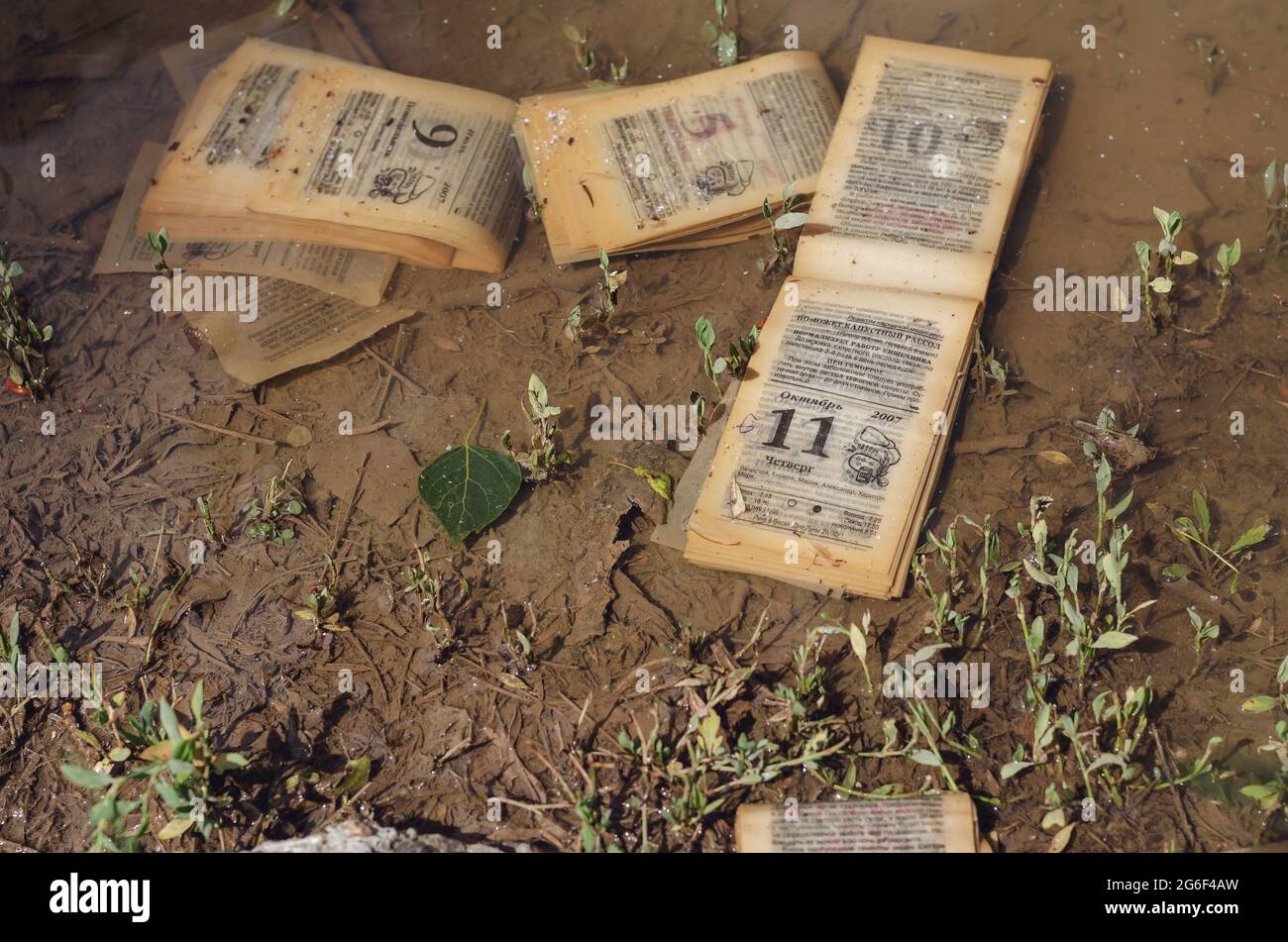 Old torn calendar hi-res stock photography and images - Alamy