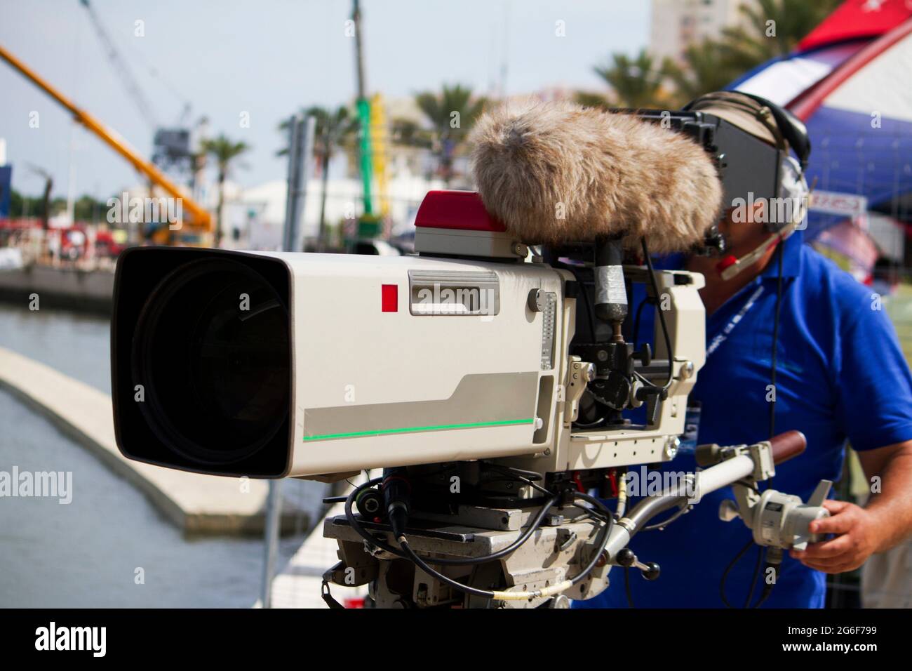 Cameraman filming show hi-res stock photography and images - Alamy