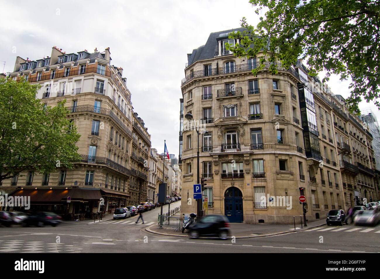 Typical parisian buildings hi-res stock photography and images - Alamy