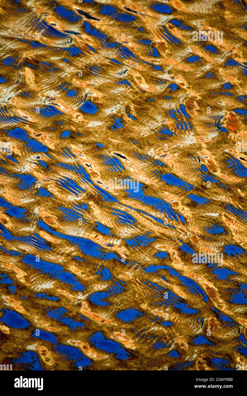 Golden water texture hi-res stock photography and images - Alamy