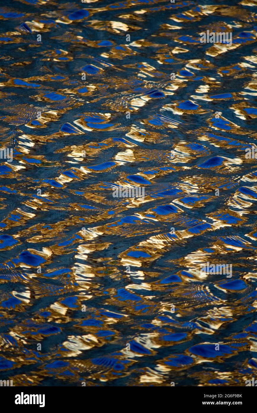 Golden water texture hi-res stock photography and images - Alamy