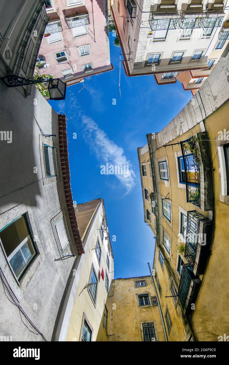 Narrow building architecture hi-res stock photography and images - Alamy