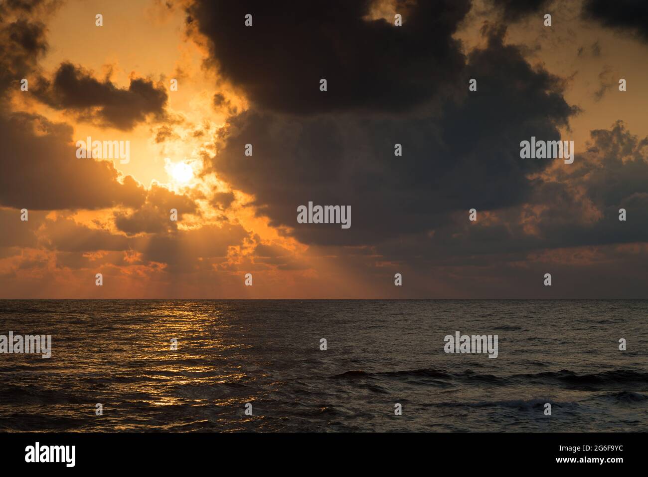 Cloudscape sun light rays hi-res stock photography and images - Alamy