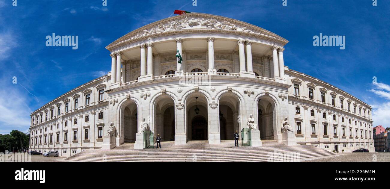Portuguese palace hi-res stock photography and images - Alamy