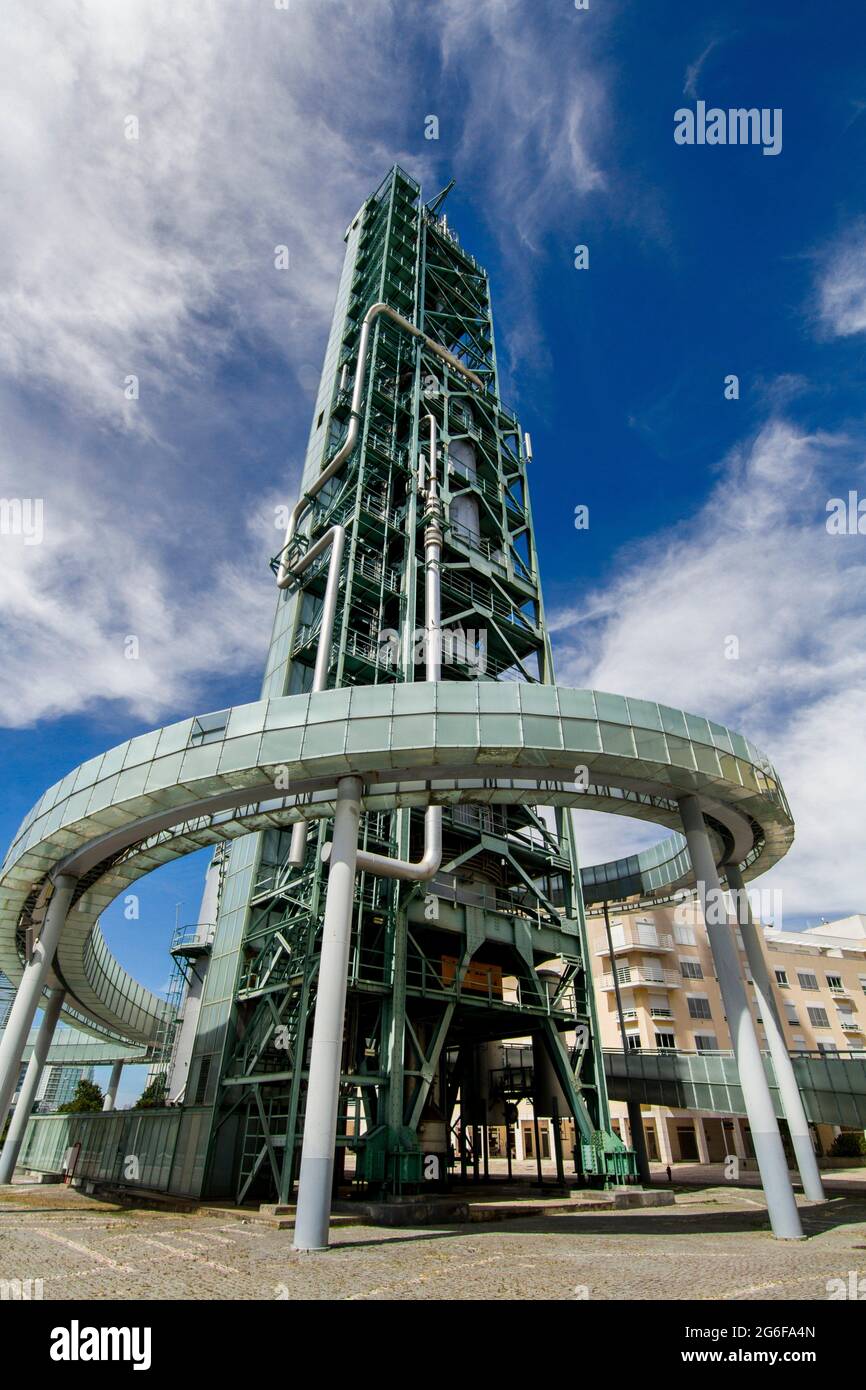 Distillation tower hi-res stock photography and images - Alamy