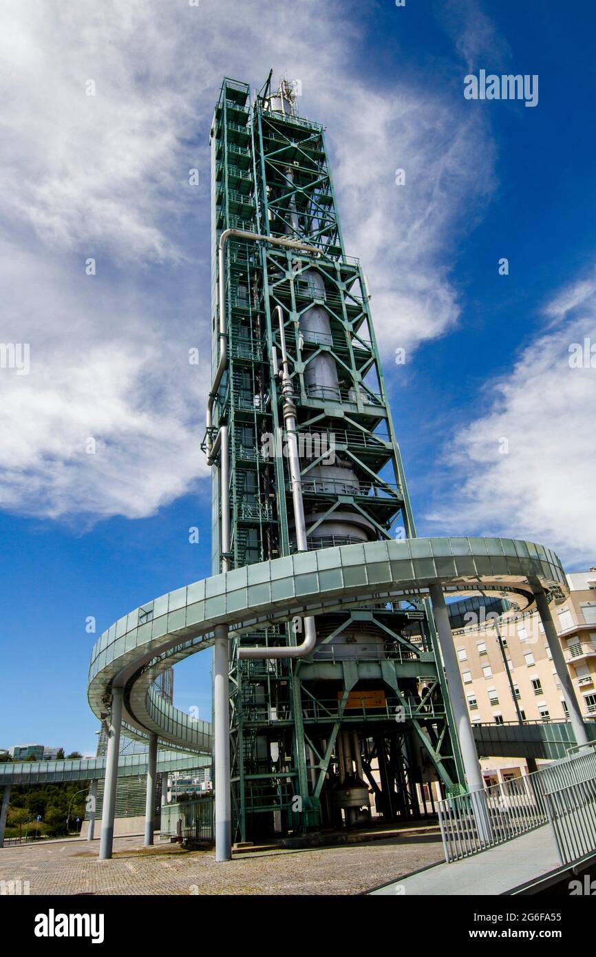 Distillation tower hi-res stock photography and images - Alamy
