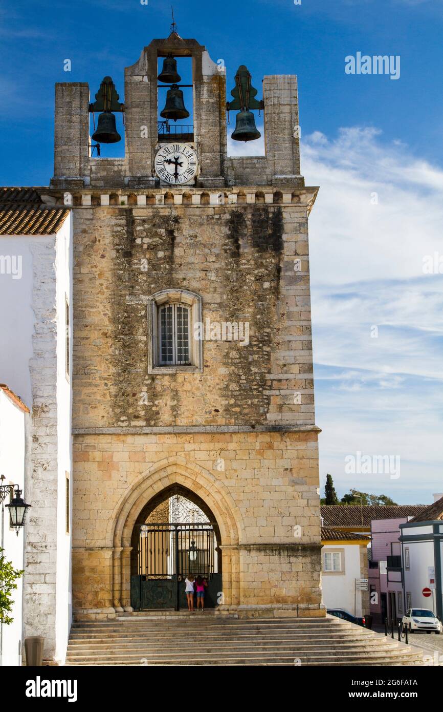 Faro se cathedral square hi-res stock photography and images - Alamy