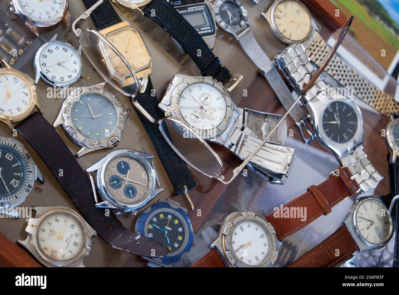 Broken clock repair hi-res stock photography and images - Alamy