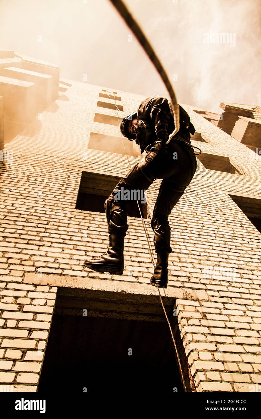 Spec ops police officer SWAT during assault operation Stock Photo - Alamy