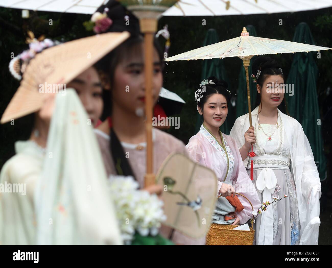 Lanting hi-res stock photography and images - Alamy