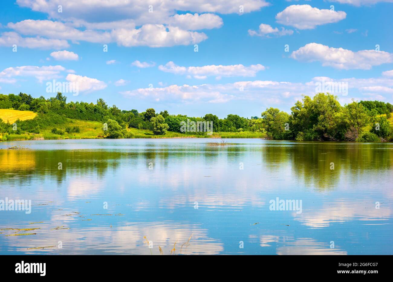 Nature river sky cloud hi-res stock photography and images - Alamy