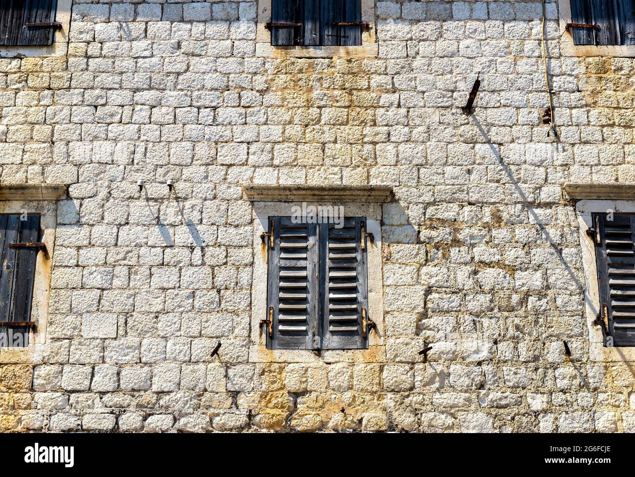 Window old house ancient hi-res stock photography and images - Alamy