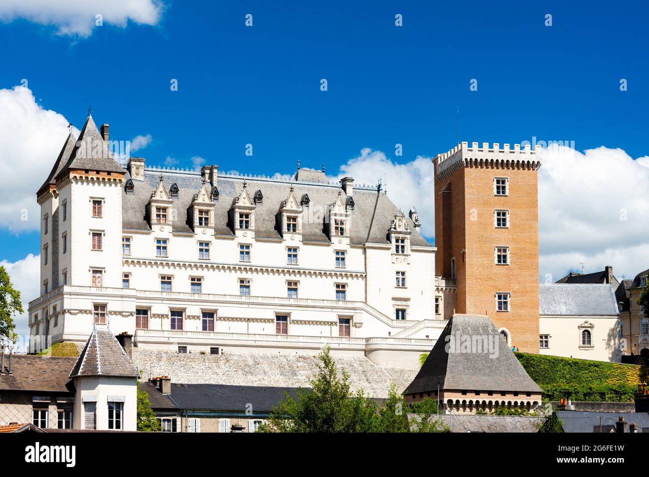 Pau france city hi-res stock photography and images - Alamy