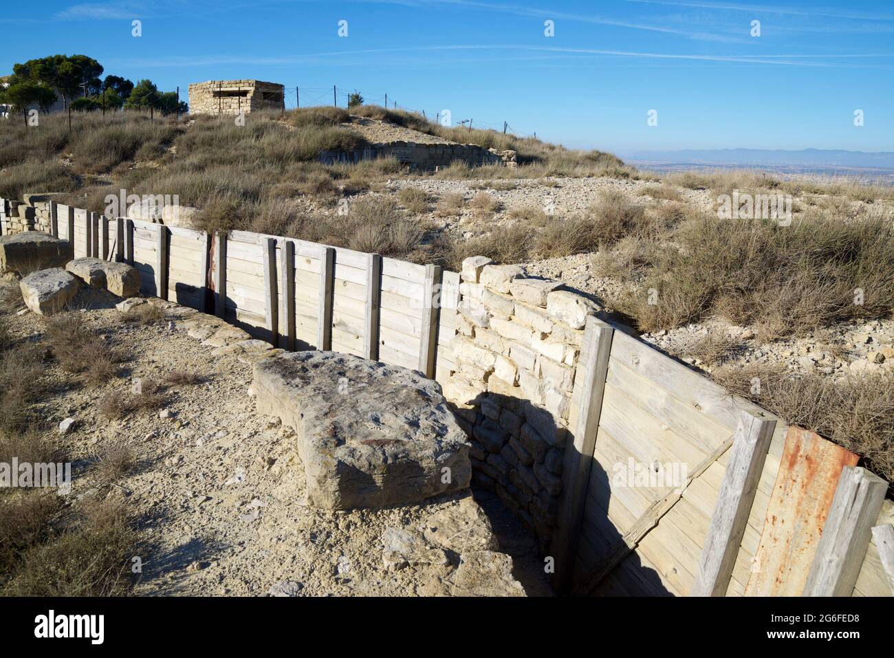 Barbed wire used in trench hi-res stock photography and images - Alamy