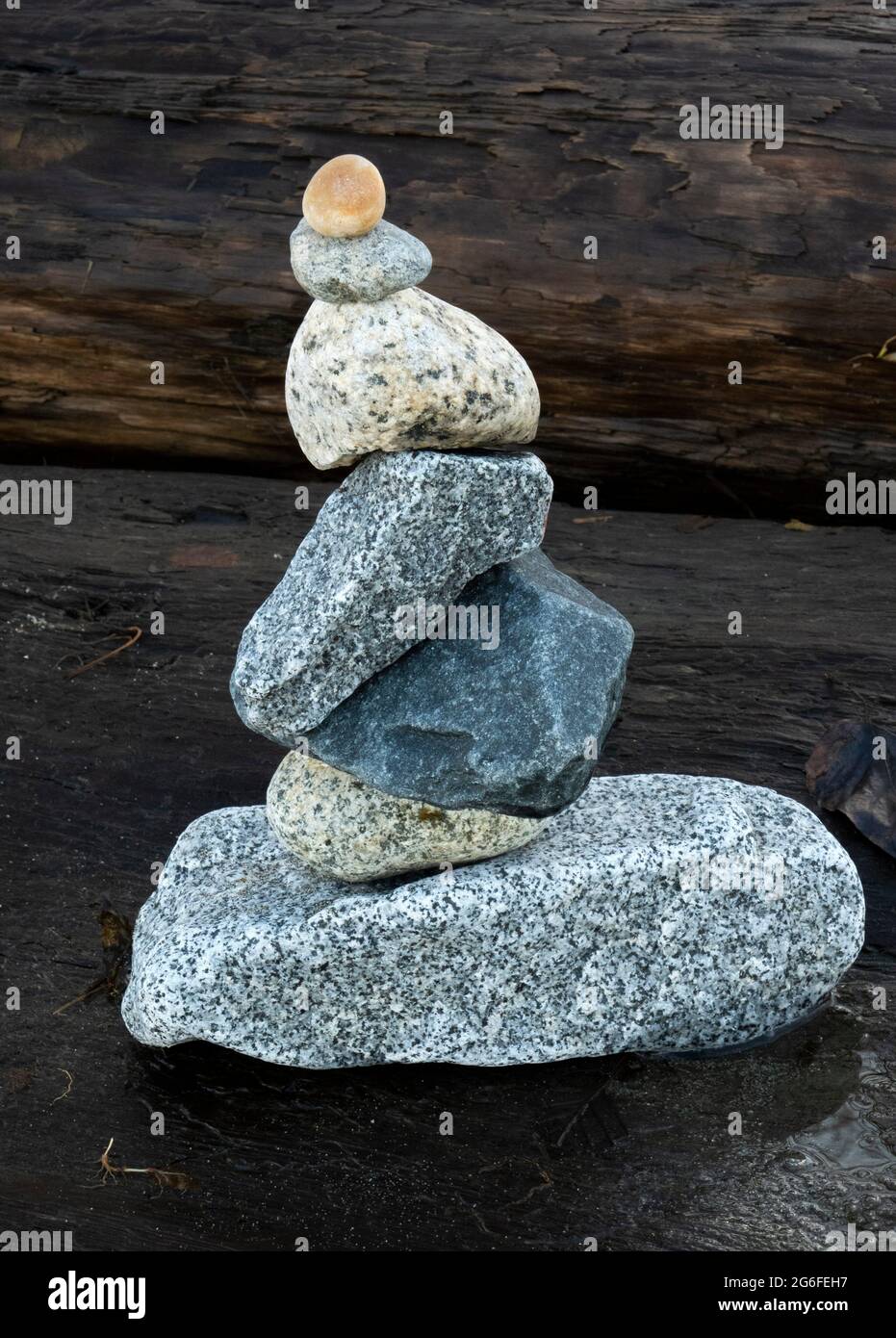 Stacked sculpture hi-res stock photography and images - Alamy