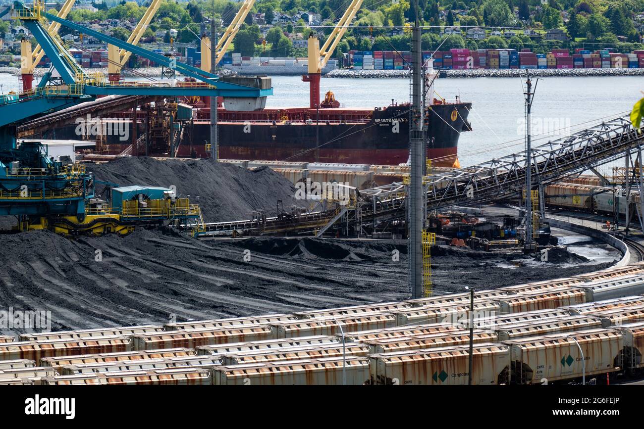 Loading coal train hi-res stock photography and images - Alamy