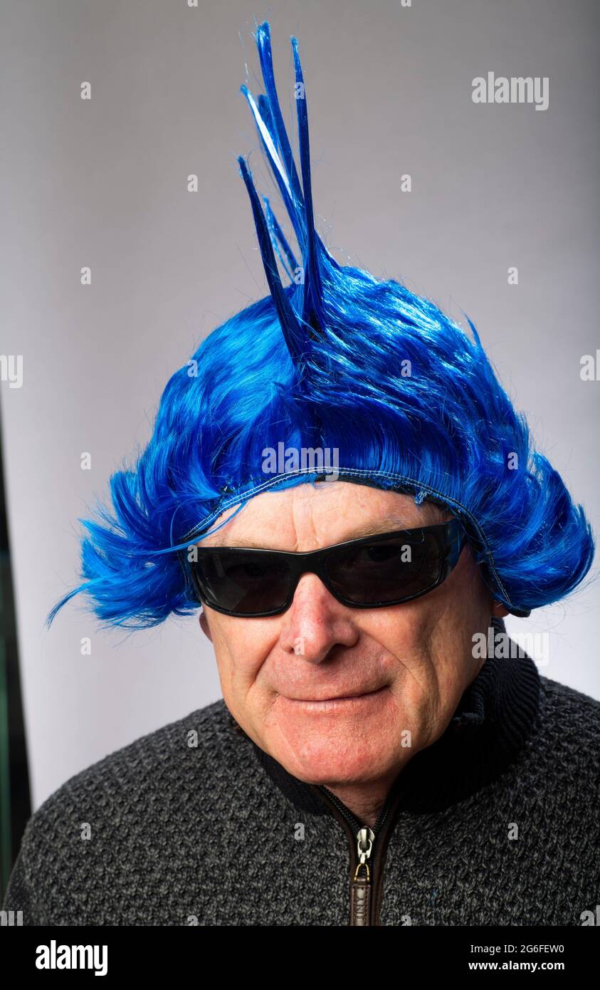 Wig man hi-res stock photography and images - Alamy