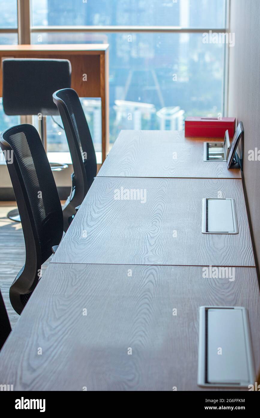 Skyscraper office table chair hi-res stock photography and images - Alamy