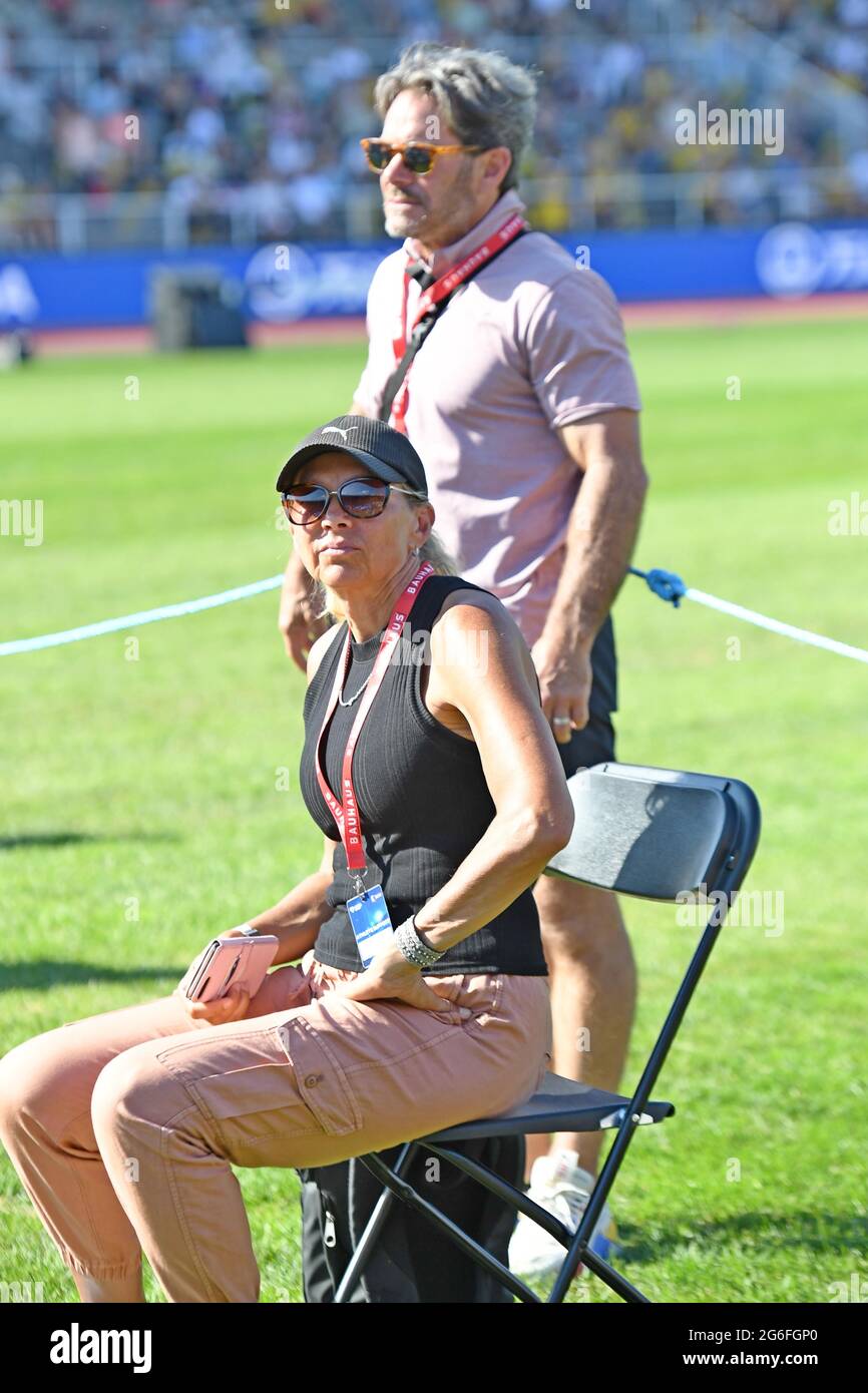 Helena Duplantis and Greg Duplantis watch their son Armand Duplantis in ...