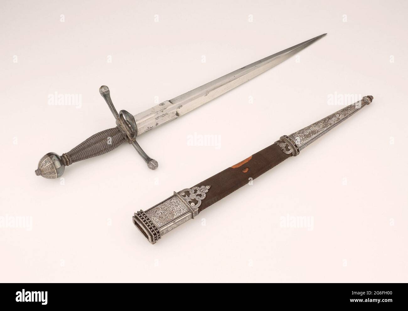 Dagger hilt hi-res stock photography and images - Alamy