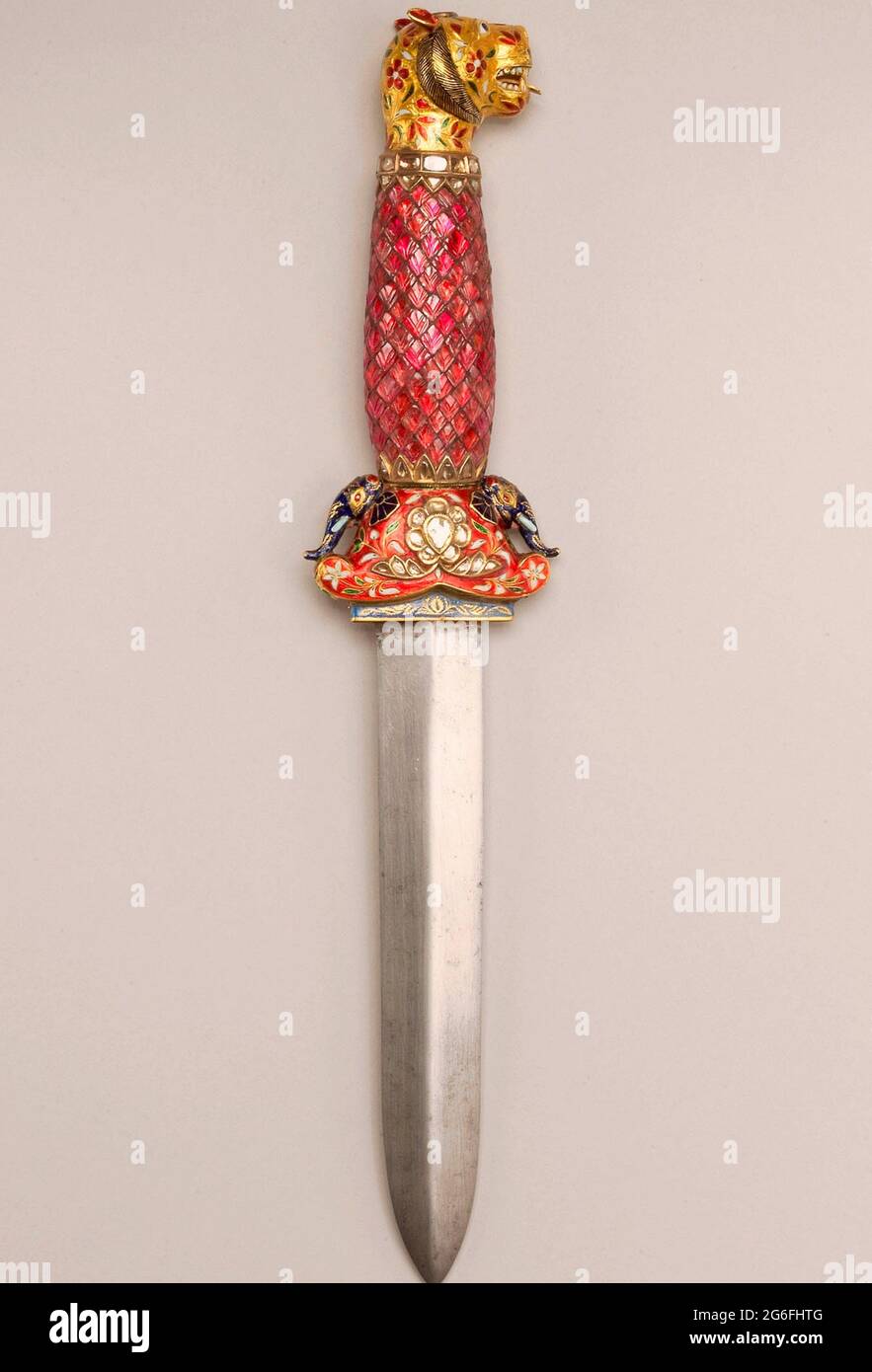 Red dagger hi-res stock photography and images - Alamy