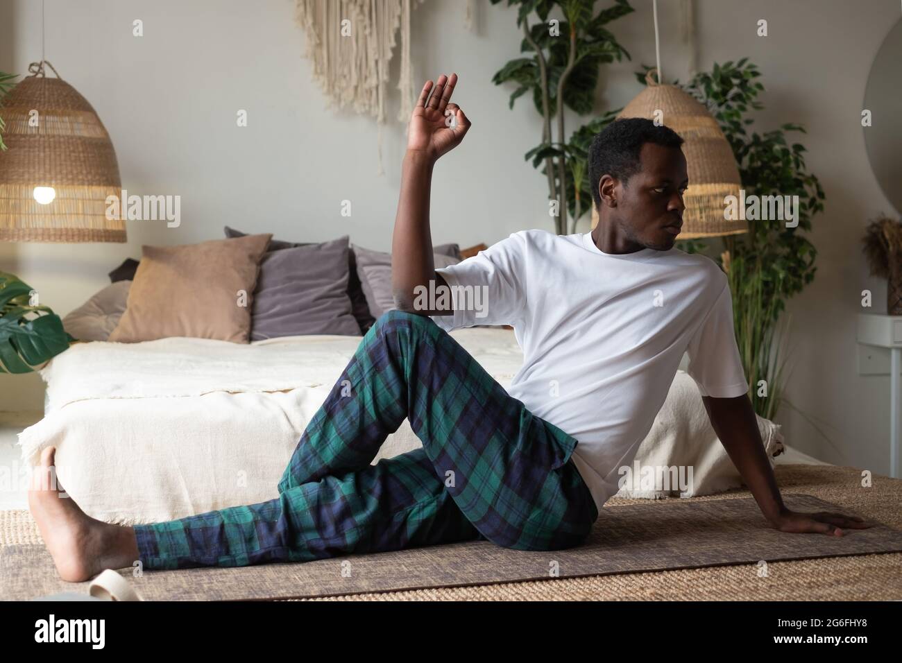 Spine twisting hi-res stock photography and images - Alamy