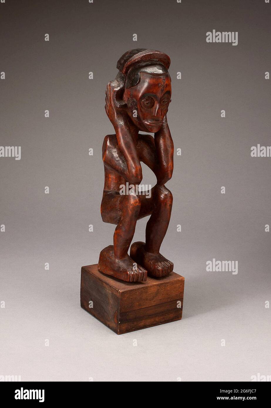 Crouching figure hi-res stock photography and images - Alamy