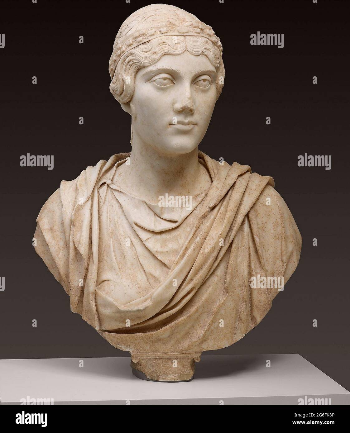 Mid bust portrait hi-res stock photography and images - Alamy