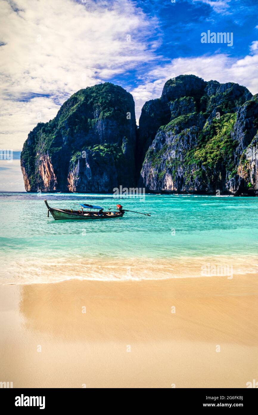 Maya bay thailand closed hi-res stock photography and images - Alamy