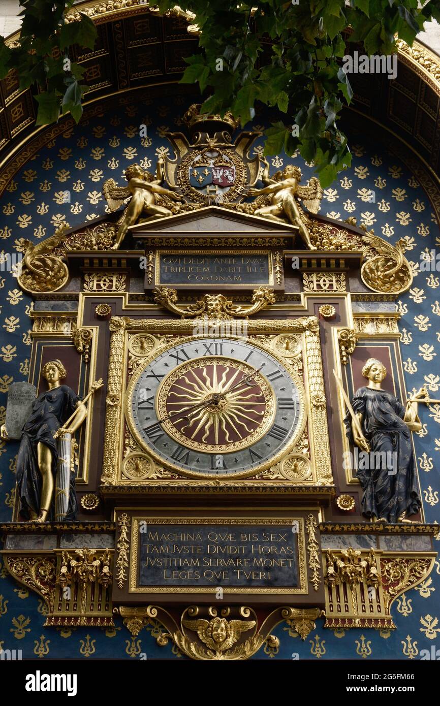 France clock tower hi-res stock photography and images - Alamy