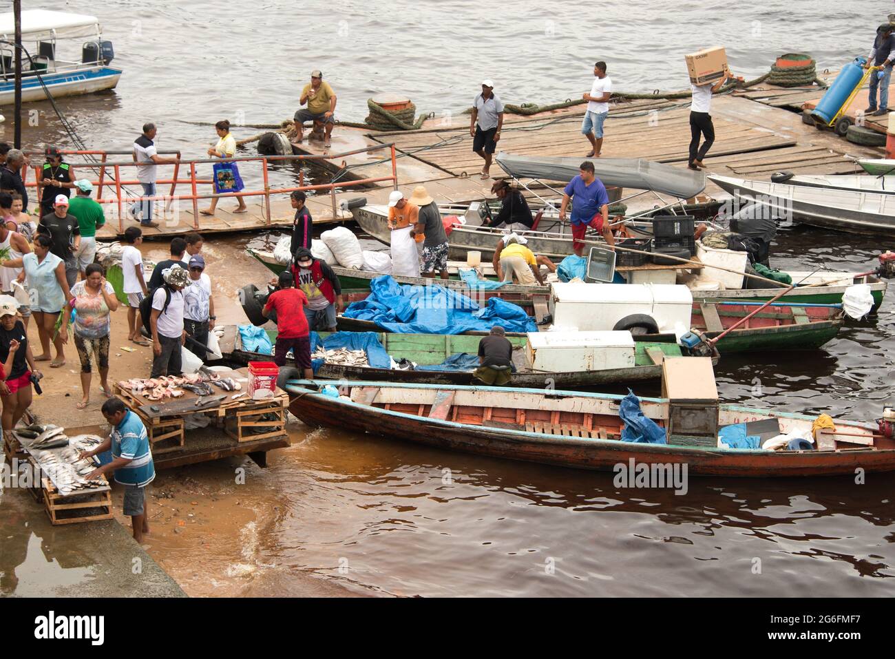 Fish stalls hi-res stock photography and images - Alamy