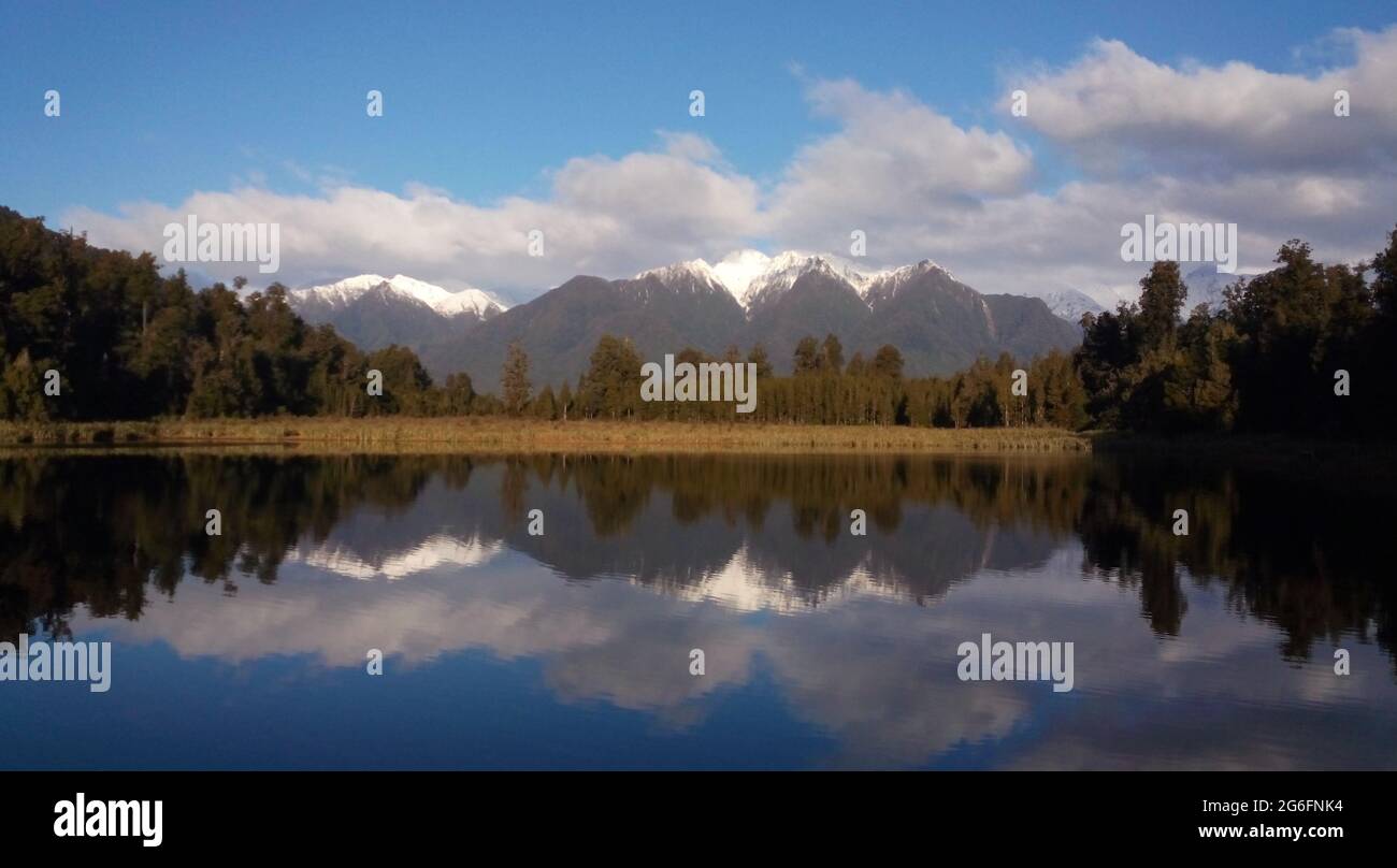 Lake Matheson Reflection landscape in New Zealand Stock Photo - Alamy
