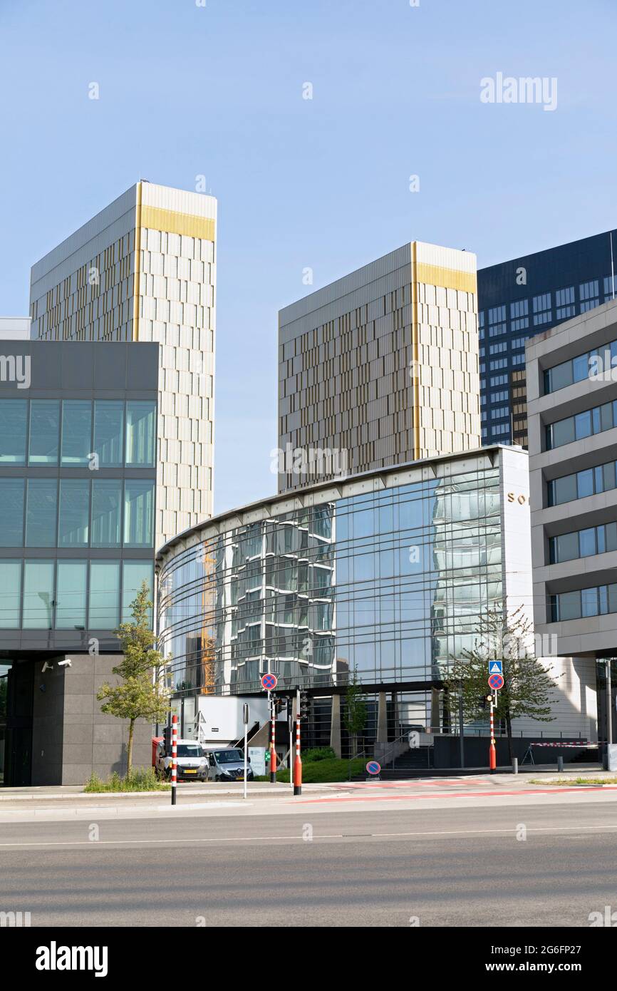 Modern courthouse structure hi-res stock photography and images - Alamy