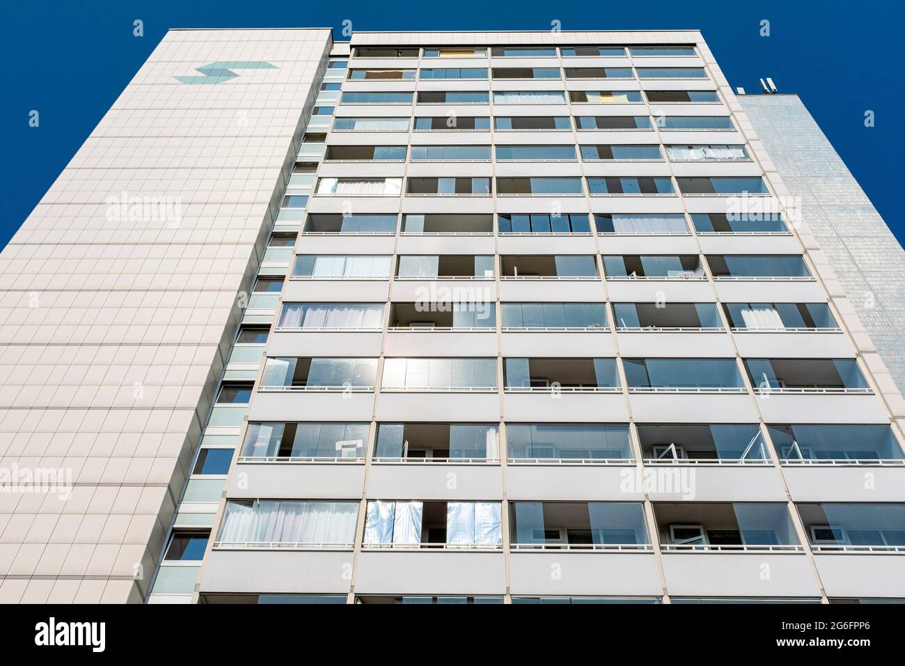 Ddr apartment building hi-res stock photography and images - Alamy