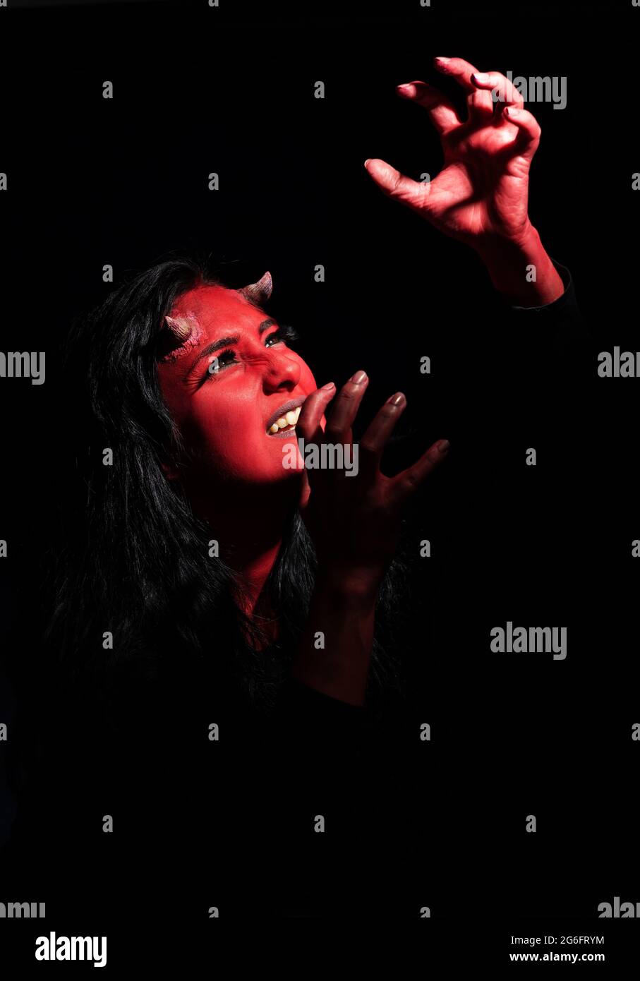 Woman screaming horror hi-res stock photography and images - Alamy