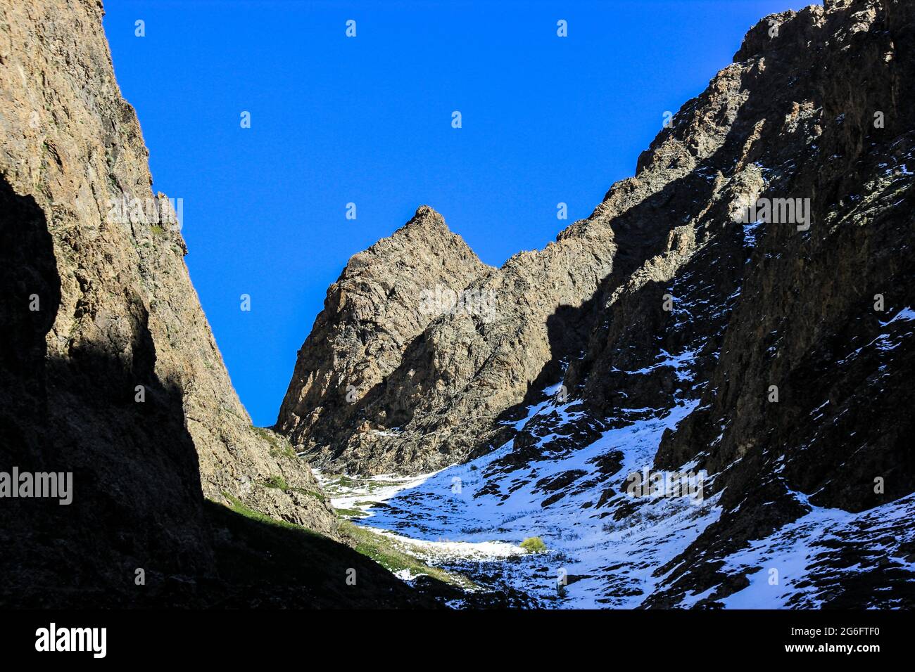 Gurvan saikhan mountain range hi-res stock photography and images - Alamy