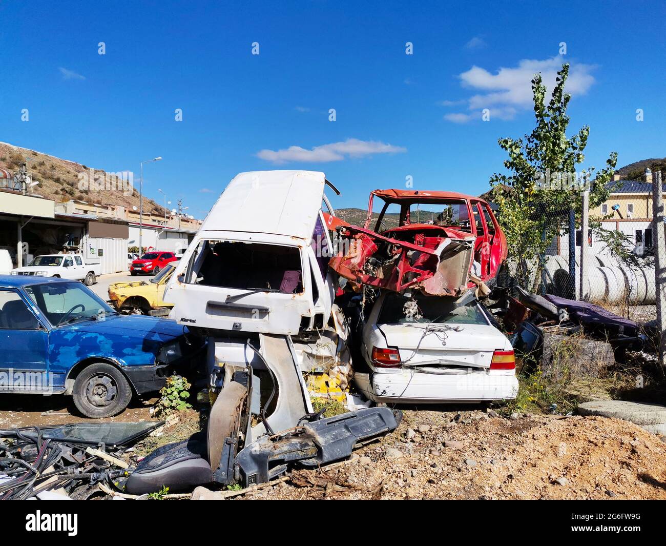 Scrap car sale Stock Photo - Alamy